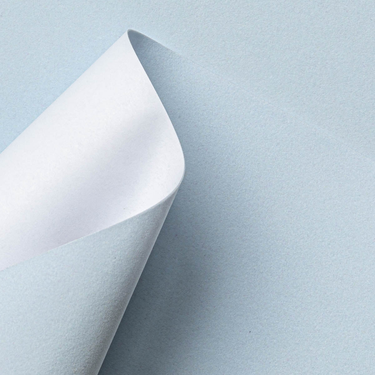 Light blue colored paper with velvet effect · Manamant Paper Tales